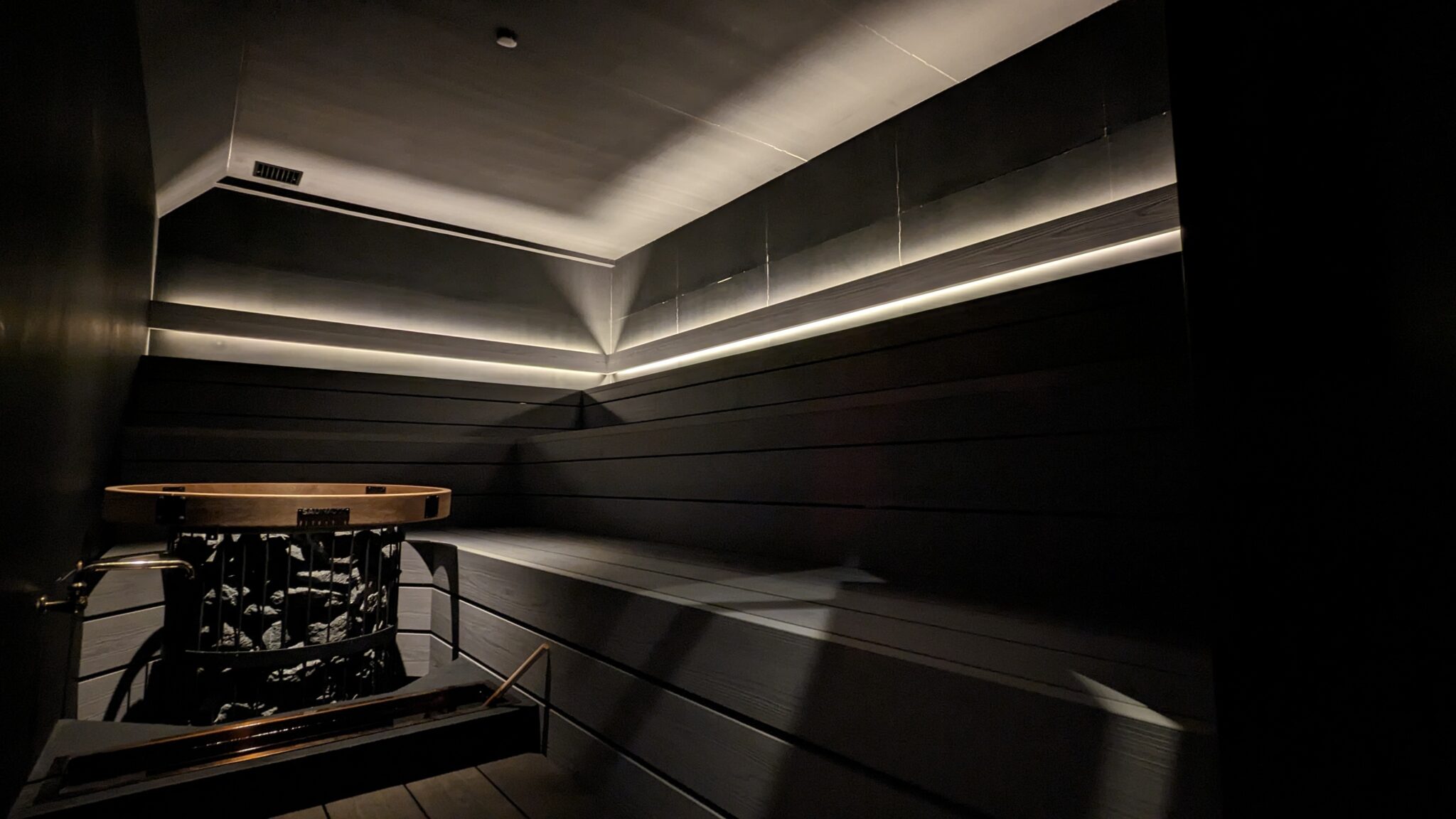 絶対に混まない『SAUNA XX 四ツ谷駅前店』体験レポ！※男性専用施設 | サウナ専門メディア[holidaysauna]